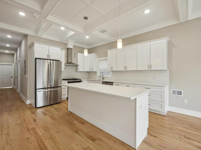 111 Poplar St