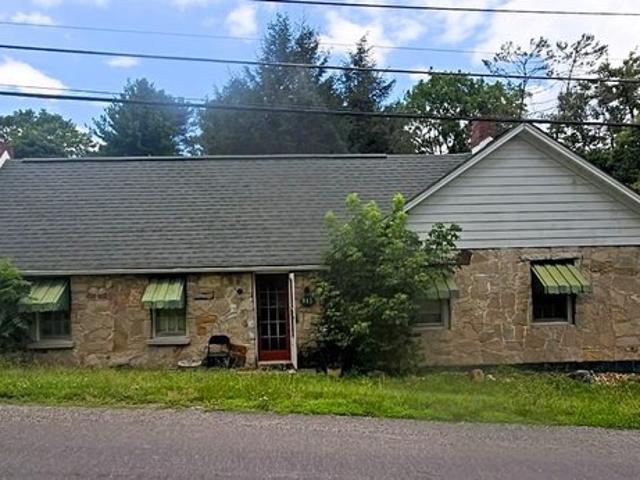111 Pembroke St, Pembroke, VA 24136