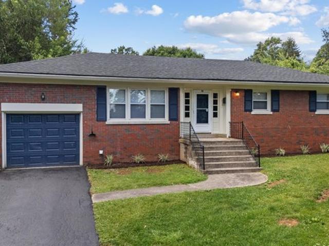 111 Pinehurst Dr, Frankfort, KY 40601