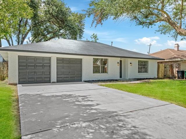 111 Princess Dr, Houston, TX 77034