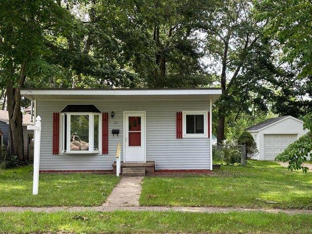 111 Prospect St, Plainwell, MI 49080