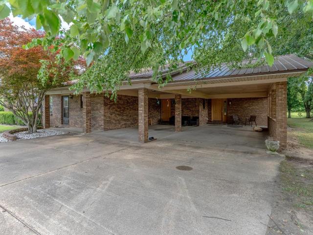 111 Royale Dr