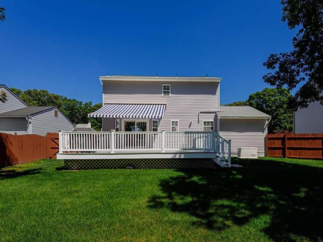 111 Rochelle Ln