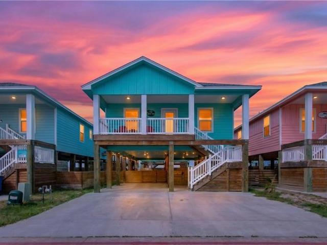 111 Redfish Ln, Port Aransas, TX 78373