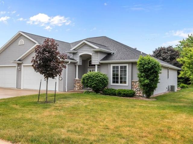 111 Regent Pl, Neenah, WI 54956