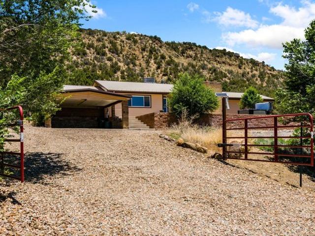 111 Rincon Loop Rd, Tijeras, NM 87059