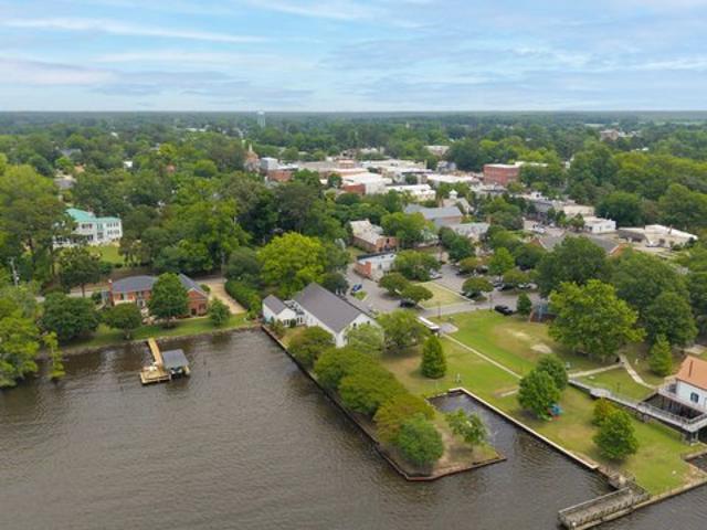 111 W Water St, Edenton, NC 27932