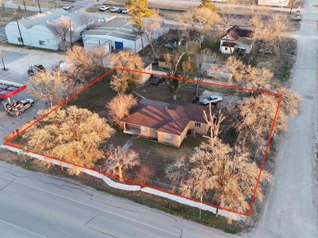 111 W York St, Ganado, TX 77962