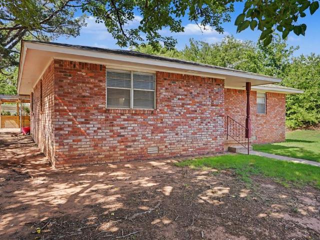 111 W Cedar Avenue