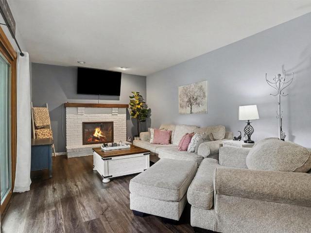 111 W Hamilton Lane