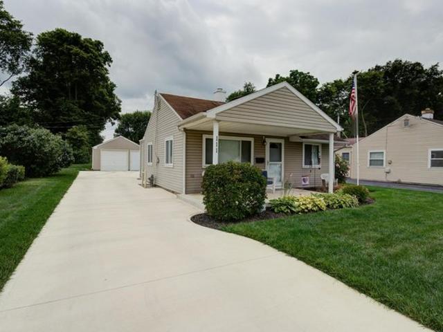 111 W Harmon Dr, Greenville, OH 45331