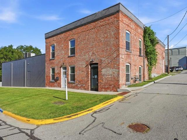 111 W Hazel St, Albion, IN 46701