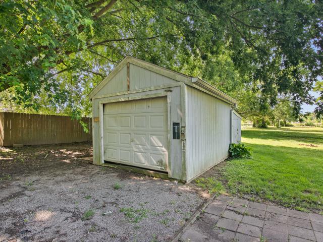 111 W Henley Street