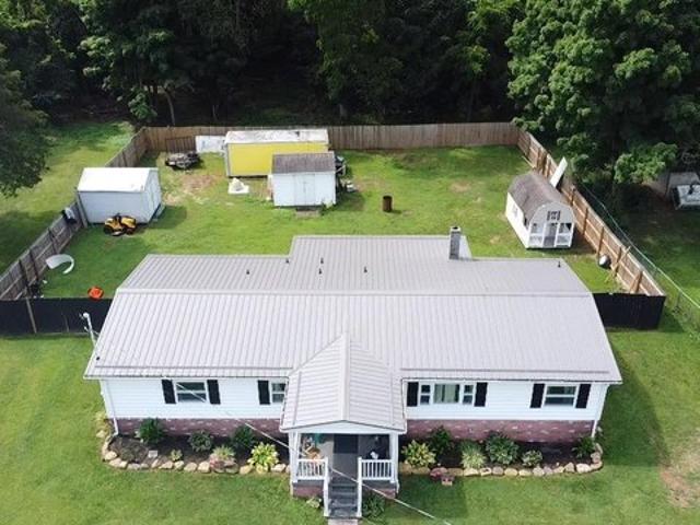 111 Peck St, Pembroke, VA 24136
