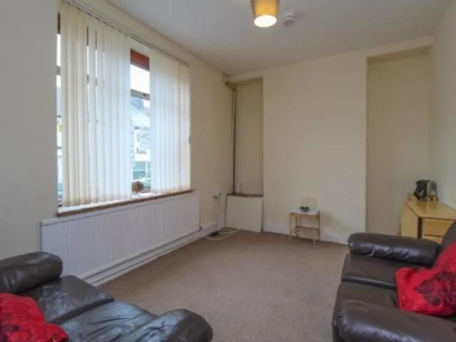 111, Wood Road, PONTYPRIDD