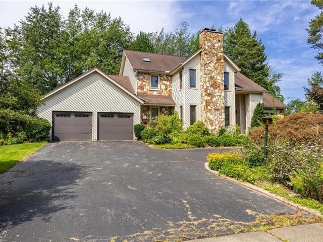 111 Woodmill Dr, Rochester, NY 14626