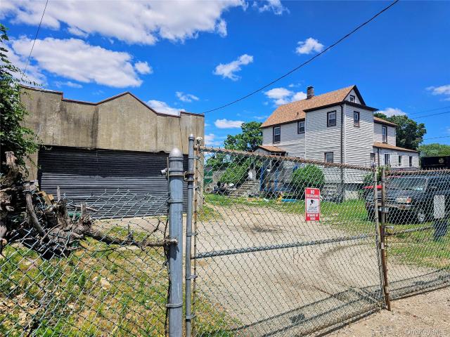 111 Wahl Avenue