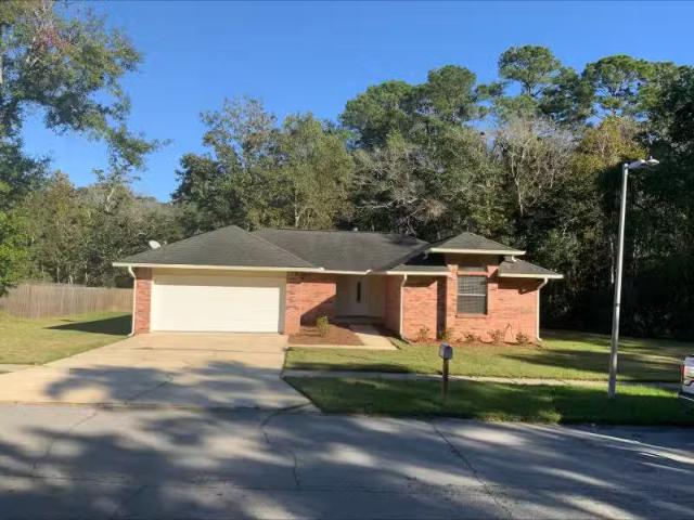 111 Winchester Dr, Ocean Springs, MS 39564