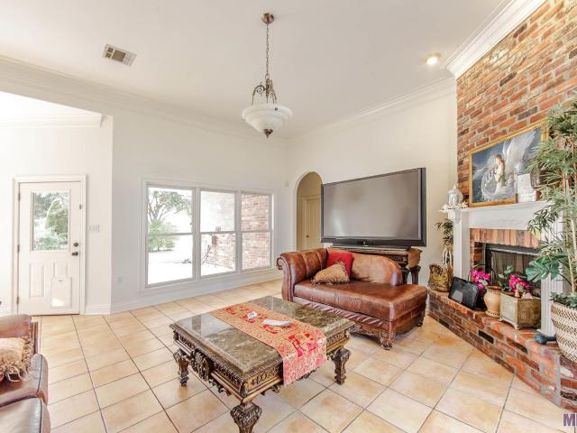111 Thetford Dr, Houma, LA 70360 | MLS #BY2025021
