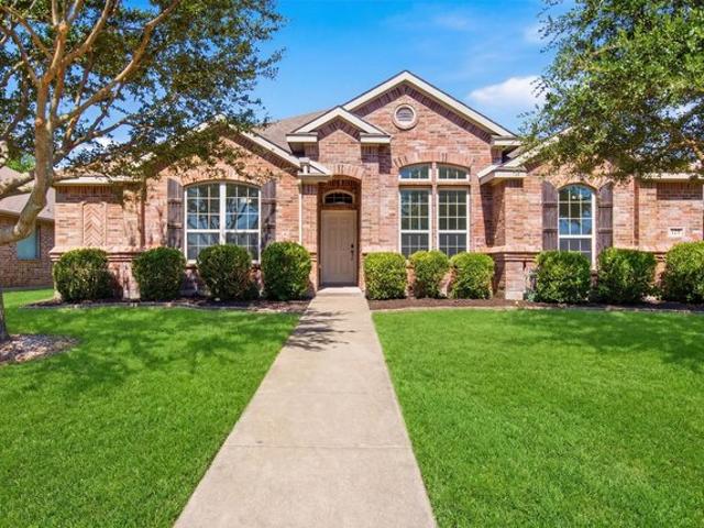 111 Timbershade Dr, Red Oak, TX 75154