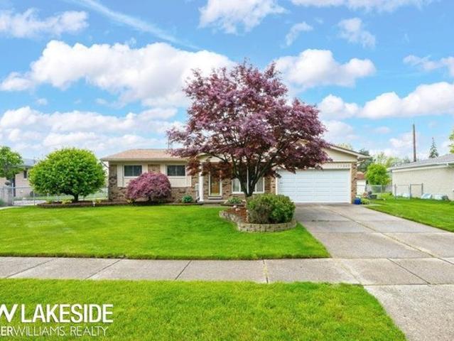 11240 Village Dr, Sterling Heights, MI 48312