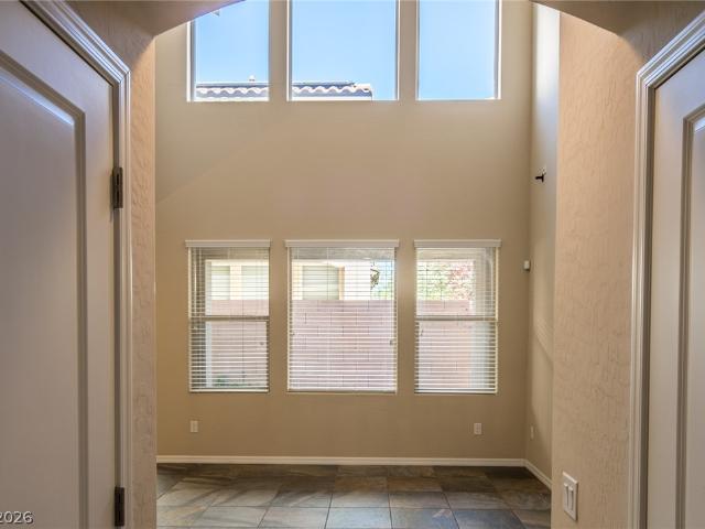 11242 ventura grass court