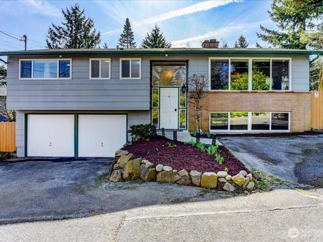 11242A Fremont Ave N, Seattle, WA 98133