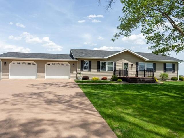 11244 Settlement Rd, Cassville, WI 53806