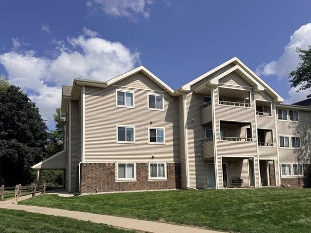 1124 Morraine View Dr Unit 202, Madison, WI 53719