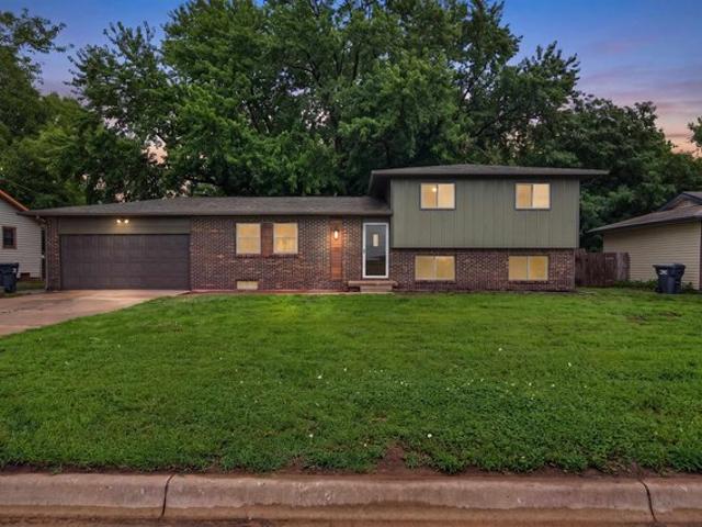 1124 N Country Acres Ave, Wichita, KS 67212