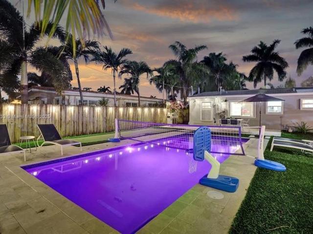 1124 NE 6th St, Hallandale Beach, FL 33009