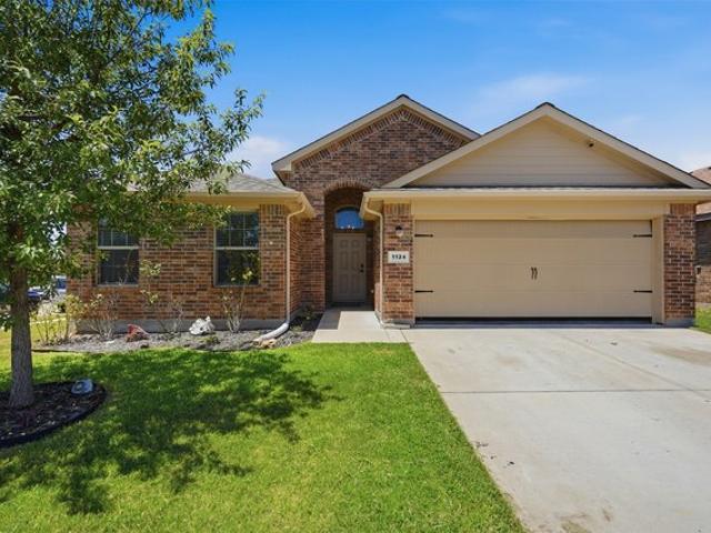 1124 Autumnwood Dr, Azle, TX 76020