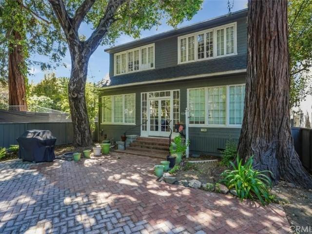 1124 Douglas