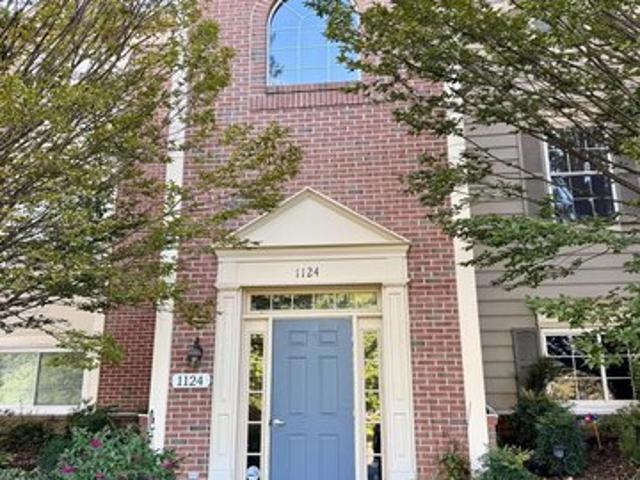 1124 Huntmaster Ter NE Unit 201, Leesburg, VA 20176
