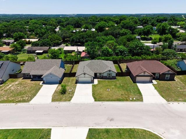 1124 Limestone Dr, Lampasas, TX 76550