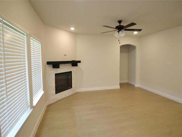 1124 Longhorn Lane