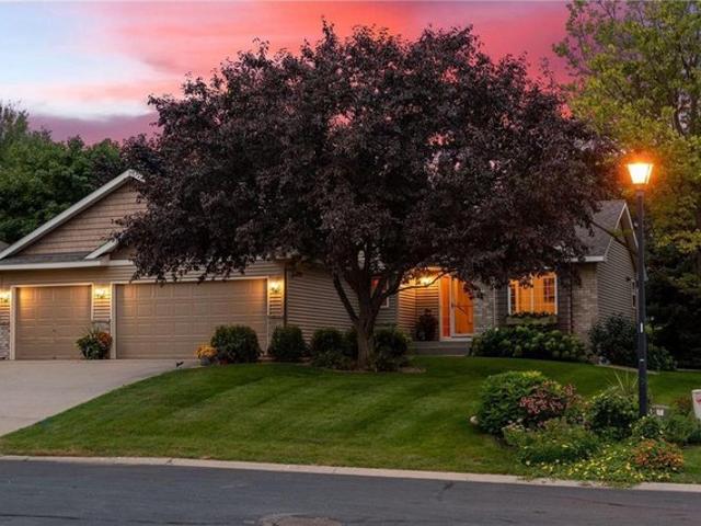 1124 Pond Curv, Waconia, MN 55387