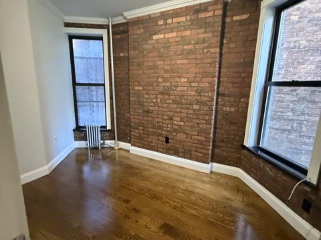 #1124 Rooms available in this 4 bed/2 bath apartme