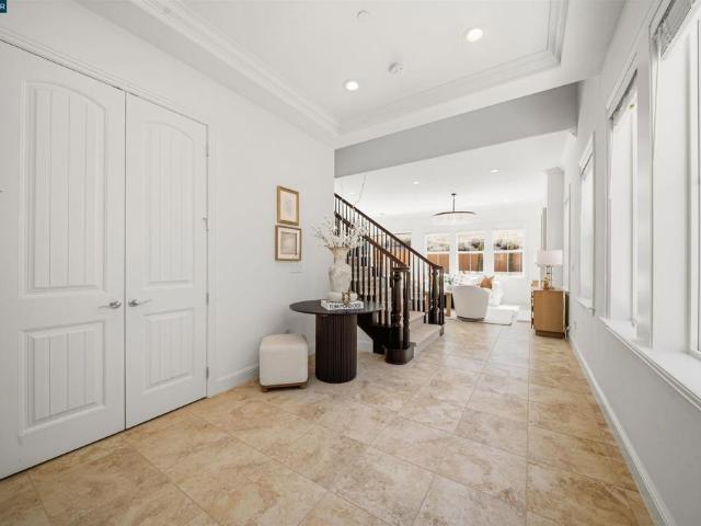 1124 Rosamund Dr