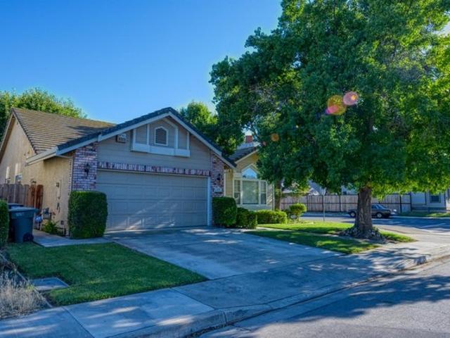 1124 Strawbridge Dr, Newman, CA 95360