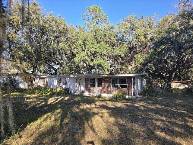 1124 S Wiggins Rd, Plant City, FL 33566
