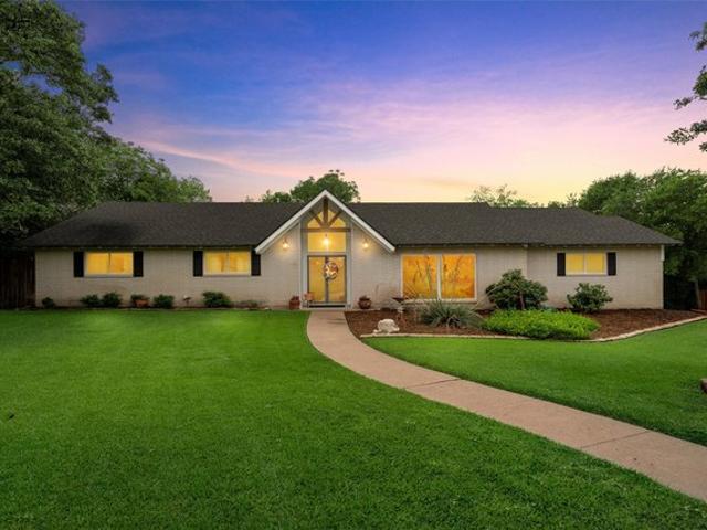 1124 Sierra Dr, Woodway, TX 76712