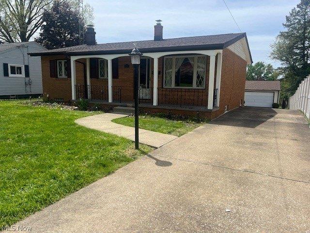 1124 Valley Dr NW, North Canton, OH 44720
