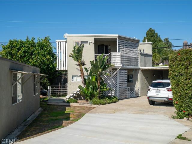 1124 Victoria