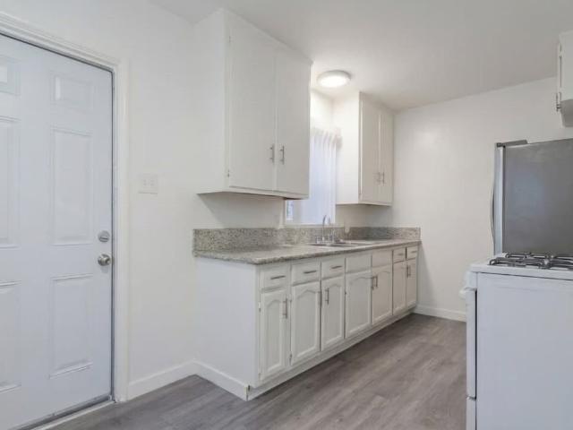 1124 1128 W. 110th 1 Bedroom Apartment for Rent at 1124 W 110th St, Westmont, CA 90044 Westmont