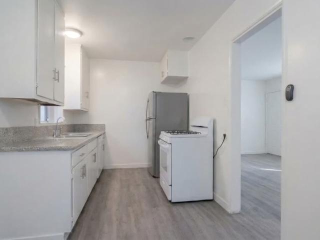 1124 1128 W. 110th 2 Bedroom Apartment for Rent at 1124 W 110th St, Westmont, CA 90044 Westmont