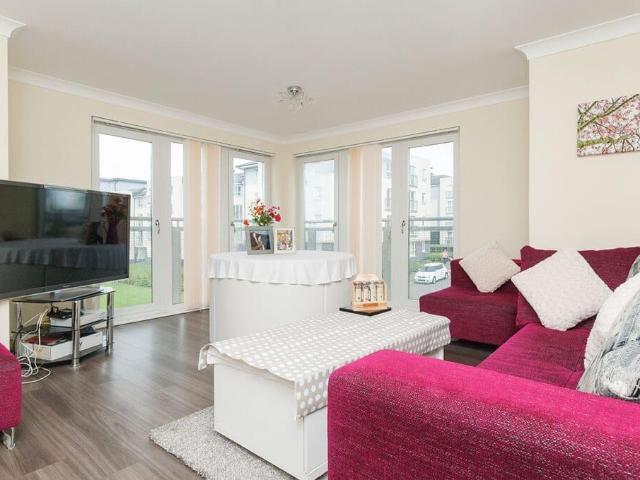 1124L Ashwood Gait, Edinburgh EH12 8PE 2 bed flat to rent £1,275 pcm £294 pw