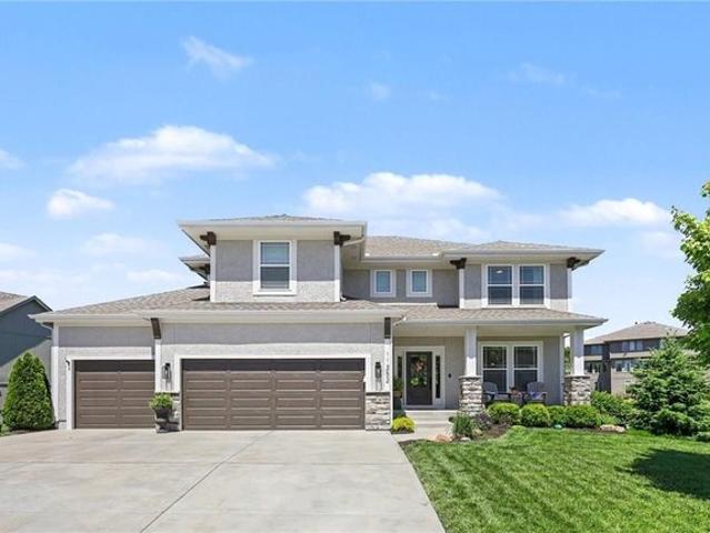 11252 S Crestone St, Olathe, KS 66061