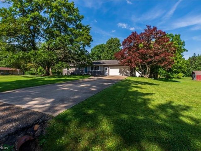 11255 Eleanor Ave NE, Hartville, OH 44632