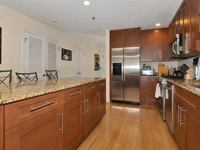 1125 Maxwell Lane # 404